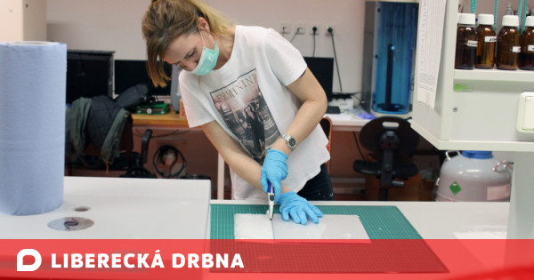 Technická univerzita se pustila do výroby roušek. Pomáhá kraji i ...