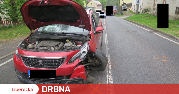 Z nákladního auta se za jízdy uvolnilo kolo, zdemolovalo protijedoucí auto
