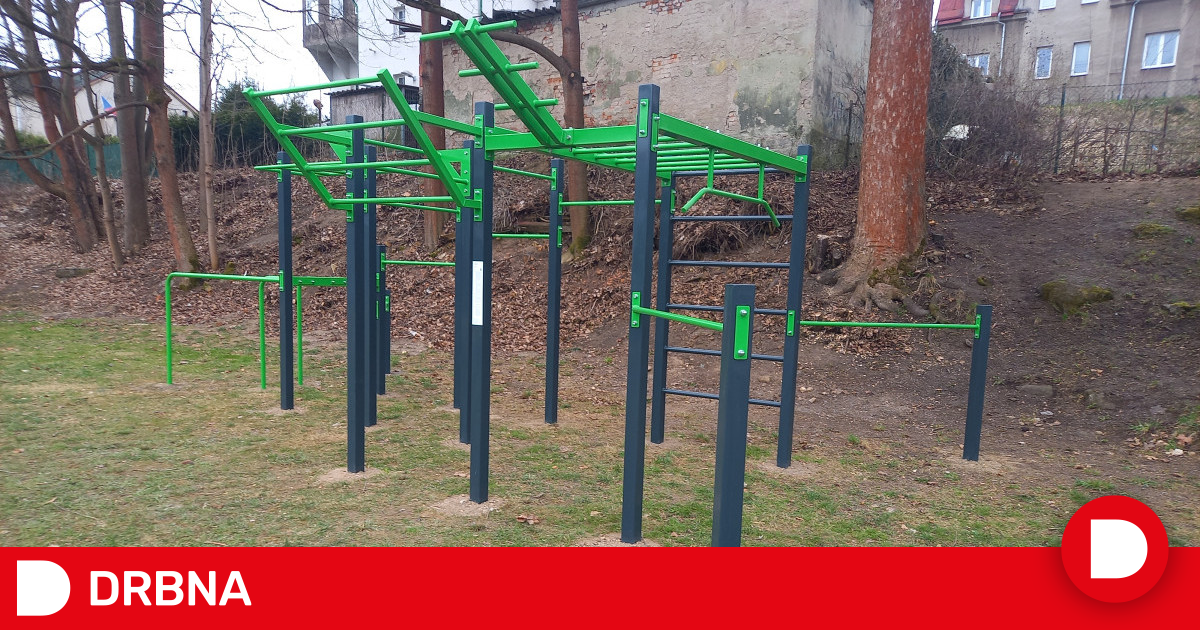 U Novoveského koupaliště v Jablonci je nová venkovní posilovna