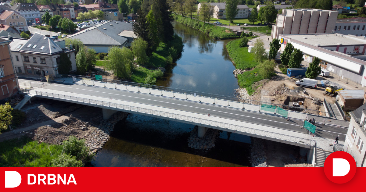 Na hlavní most přes Jizeru v Semilech se v pátek po rekonstrukci vrátí auta