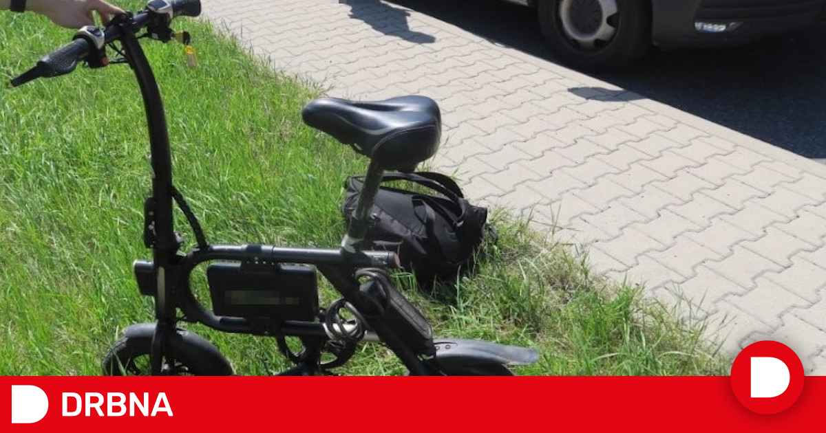 Nezlobte se, nebrzdí mi to. Mladík na elektrokole srazil na chodníku ...